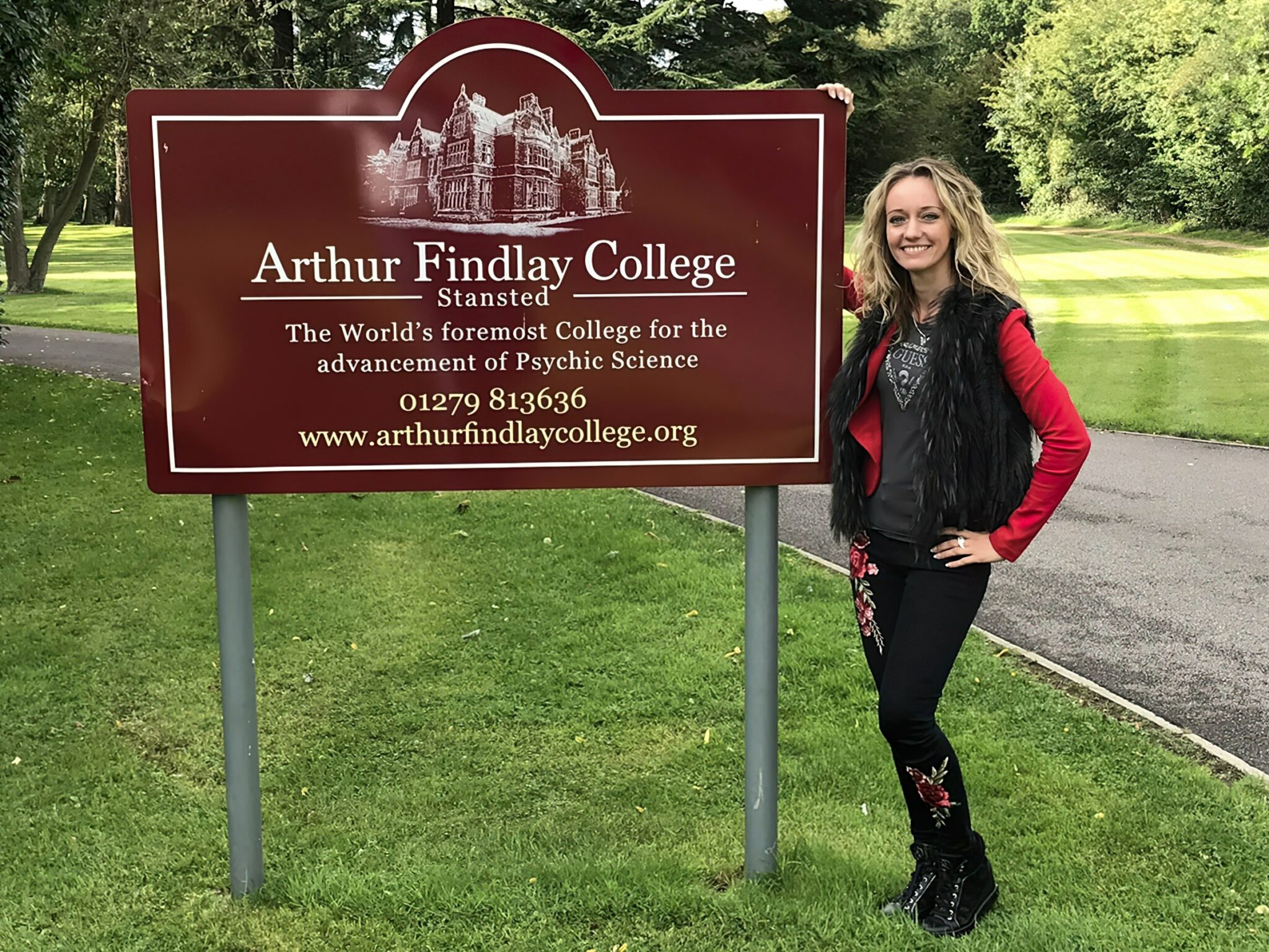 Was ist das bekannte Arthur Findlay College in England? - 💗💎Herzdiamant.de