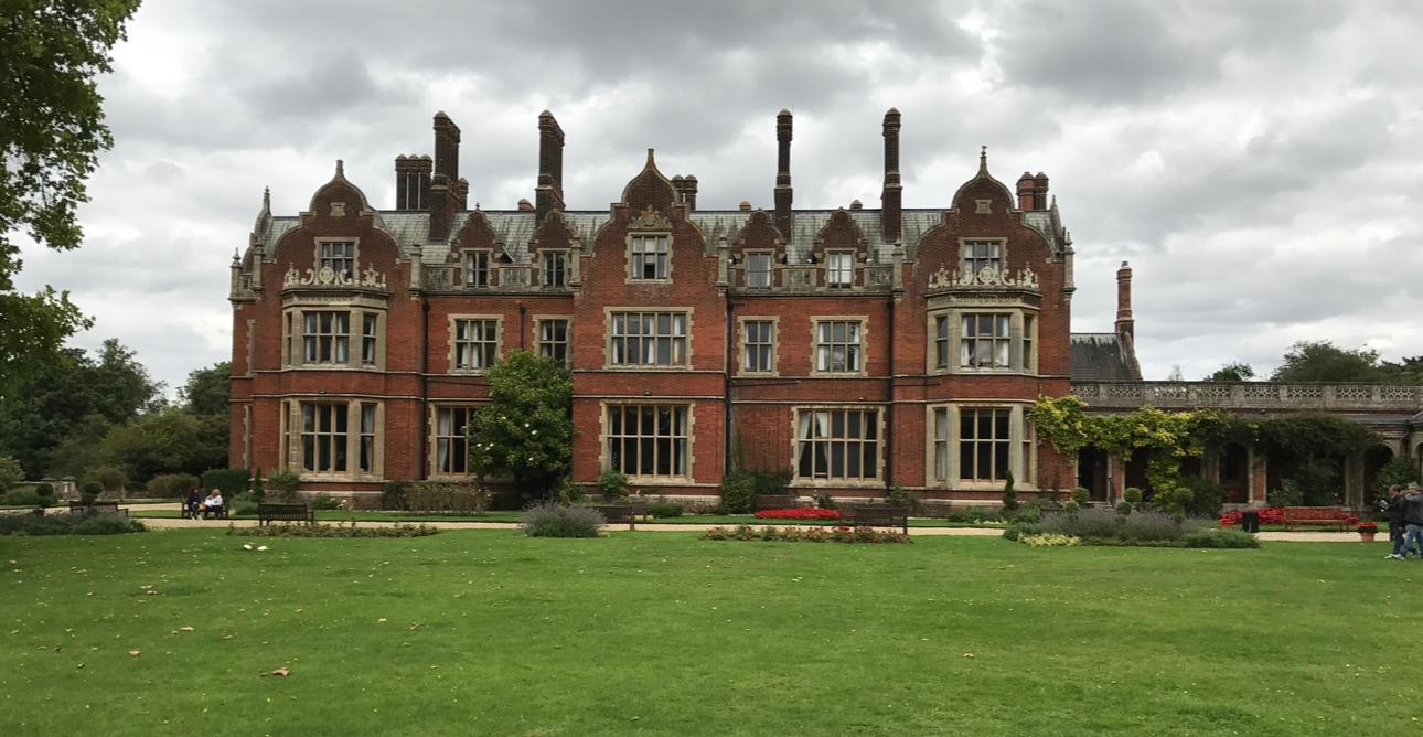 Was ist das bekannte Arthur Findlay College in England? - 💗💎Herzdiamant.de